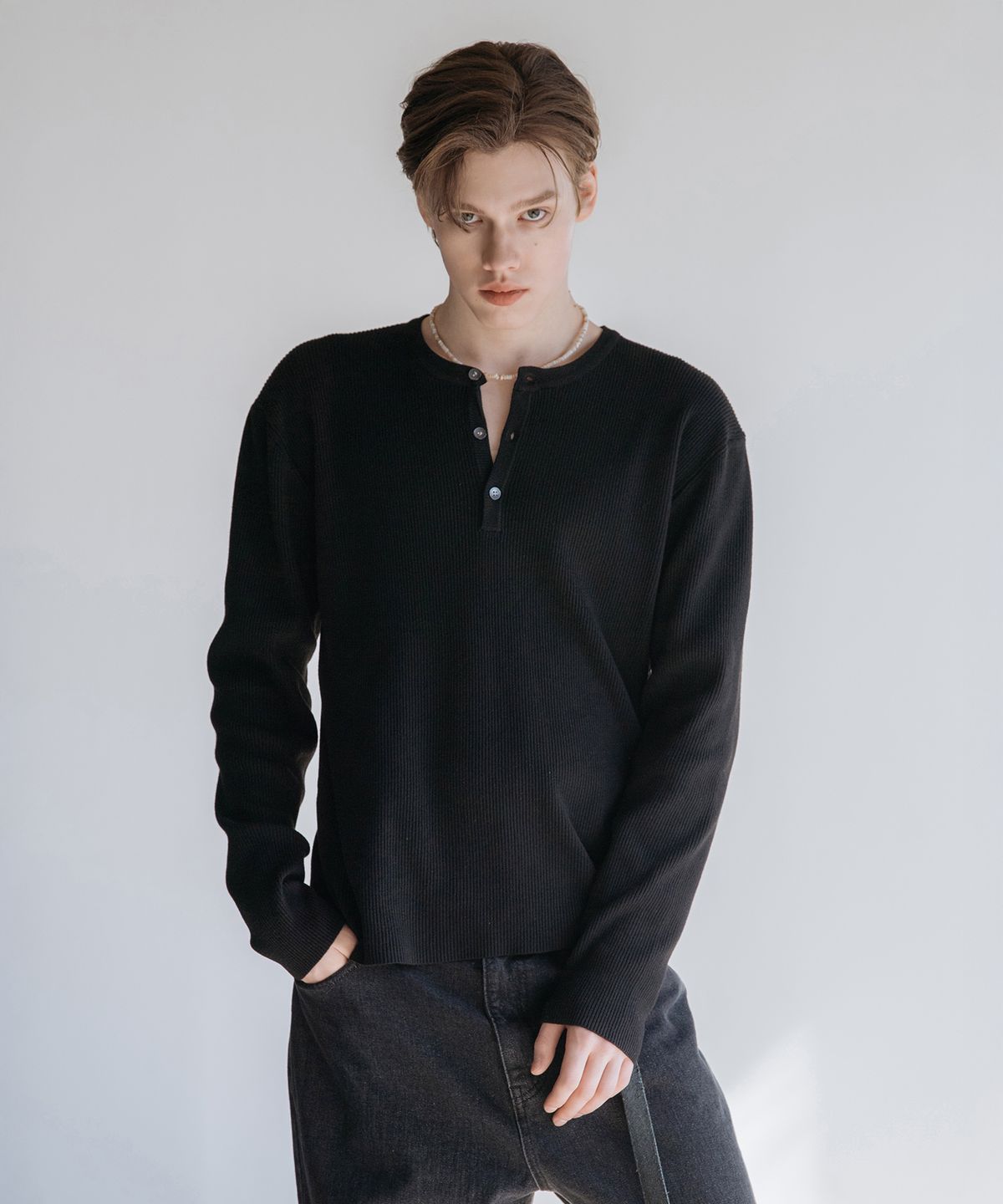 데꼬로소(DECOROSO) 베일 헨리넥 니트 [블랙] - 사이즈 & 후기 | 무신사