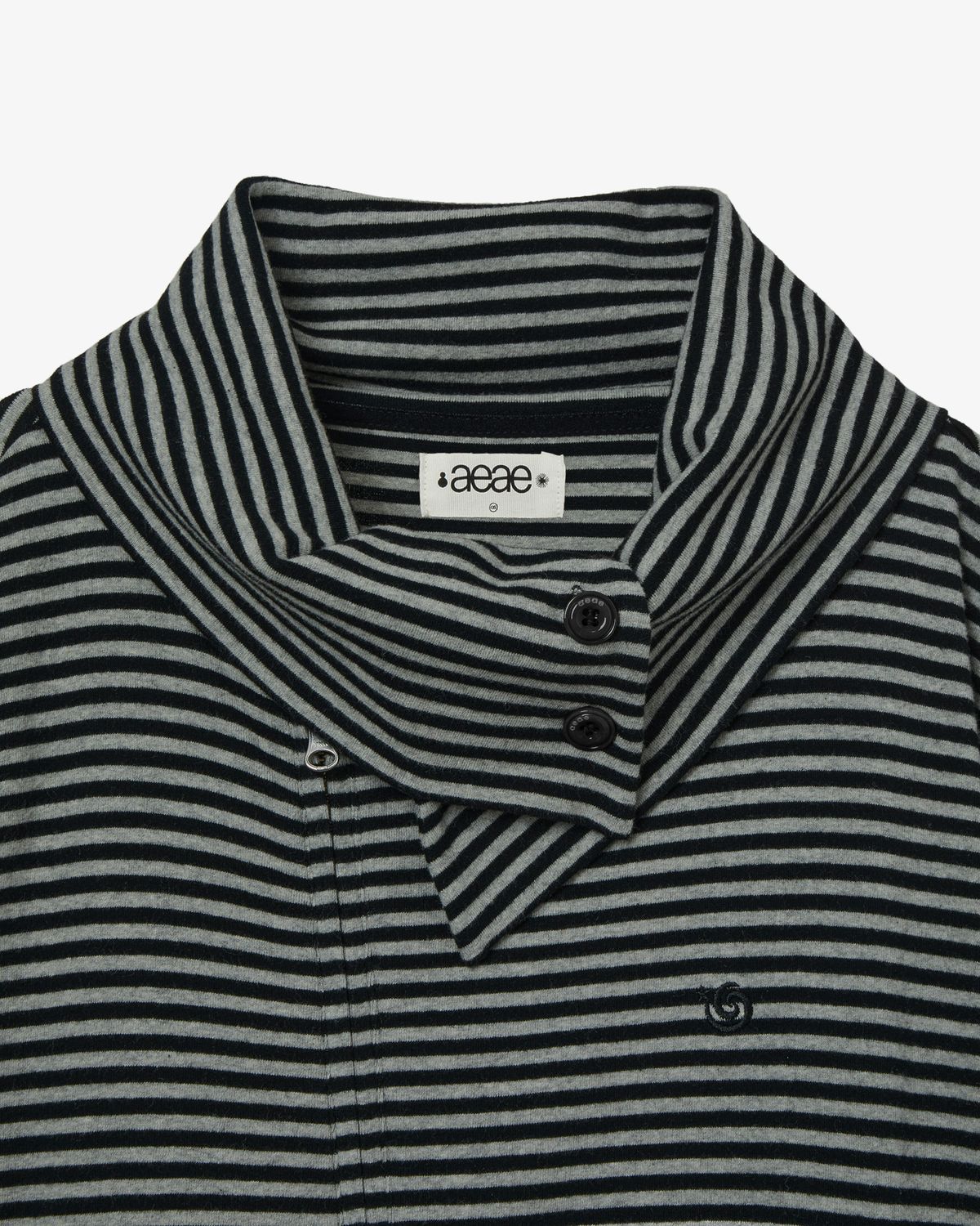 에이이에이이(AEAE) STRIPE HIGH NECK ZIP UP [BLACK] - 사이즈 & 후기 | 무신사