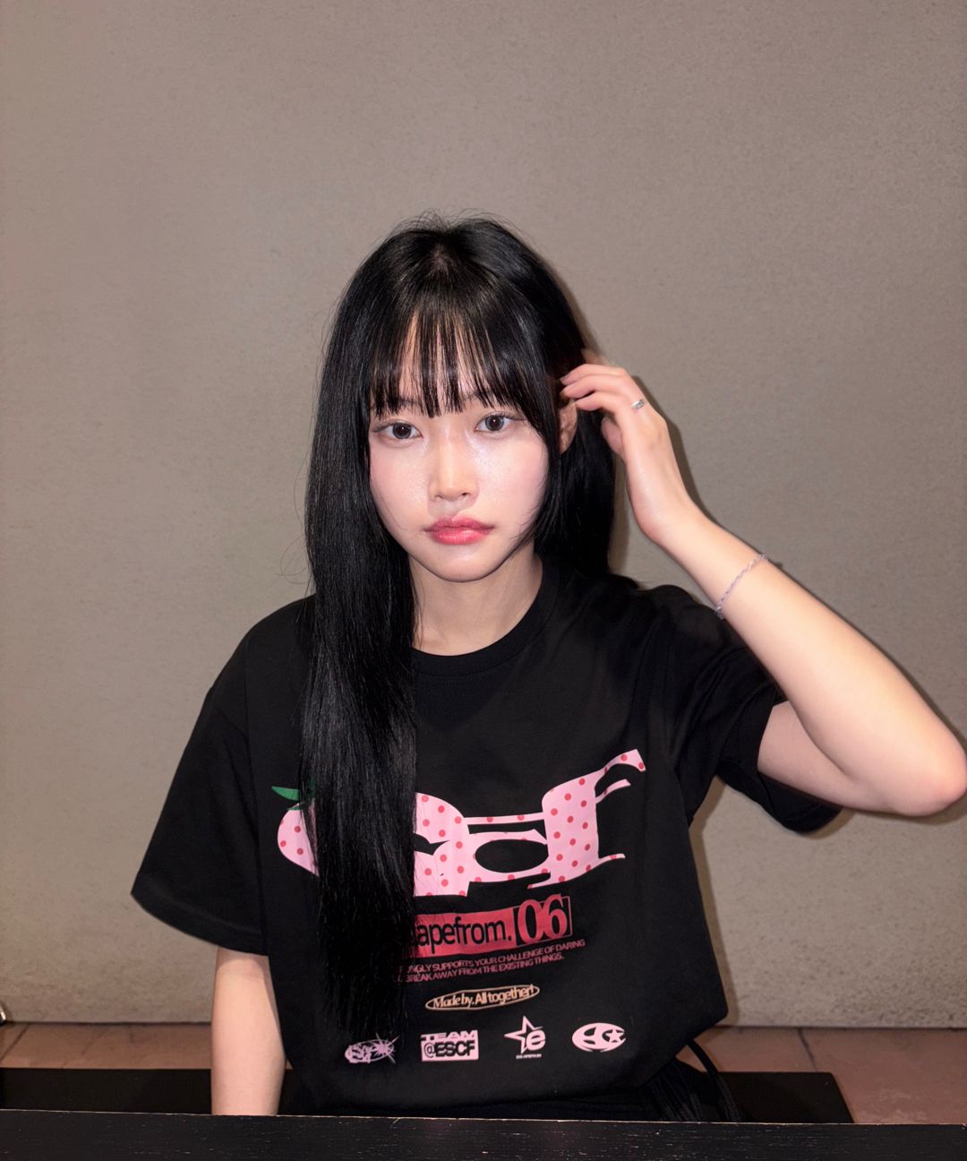 MUSINSA公式 | ESCAPEFROM Strawberry Dot ESCF Logo Collage Print Overfit ...